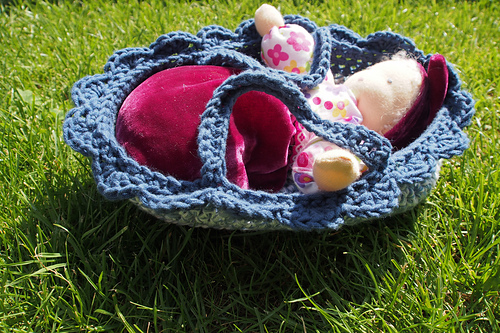 Ravelry: Doll Sized Moses Basket pattern by Kerstin Neumann