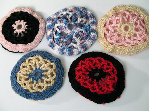 Ravelry: Flower and Stripe Bun Cover pattern by lüm