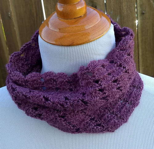 Ravelry: Simple Shells Cowl pattern by Mary Onorati