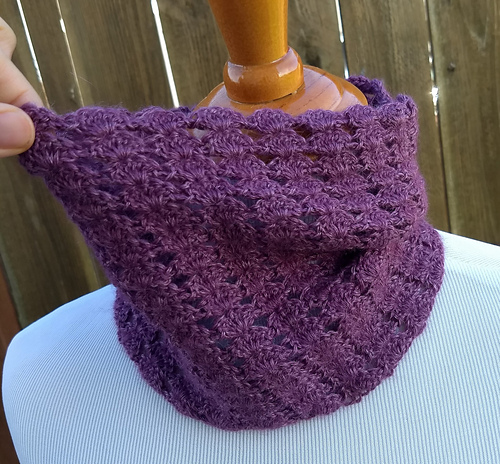 Ravelry: Simple Shells Cowl pattern by Mary Onorati