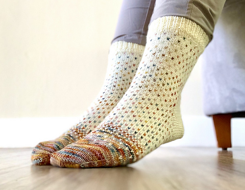 Ravelry: Sprinkle Socks pattern by Oakwood Knits