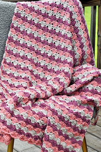 Ravelry: Striped Fans Throw pattern by Kim Guzman