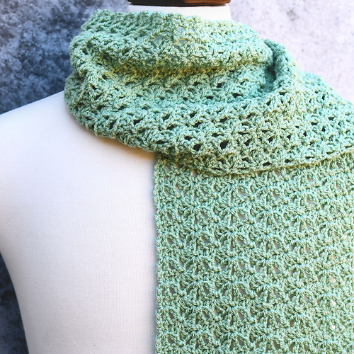 Ravelry: Easy Shell Scarf pattern by Kim Guzman