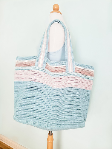 Ravelry: Cambria Dream Beach Bag pattern by Yelena Figueroa