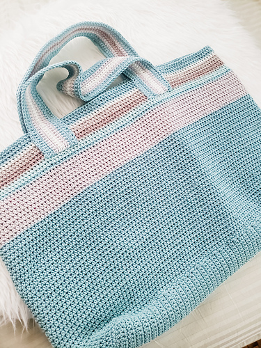 Ravelry: Cambria Dream Beach Bag pattern by Yelena Figueroa
