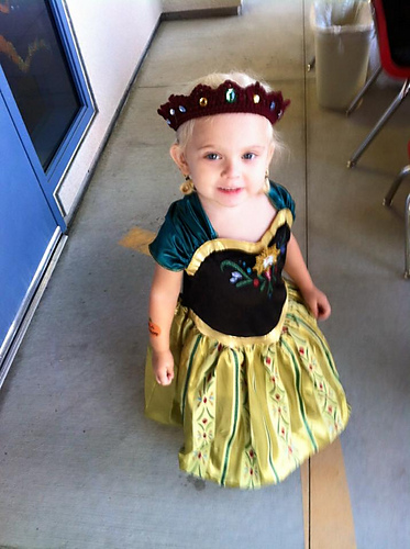 Ravelry: Anna & Elsa Crowns pattern by Katerina Cohee