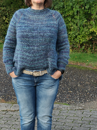 Ravelry: NAiMA Pullover pattern by ANKESTRiCK