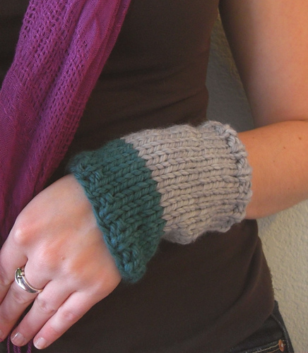 Ravelry: Colorblock Mitts pattern by Katelyn Cowan