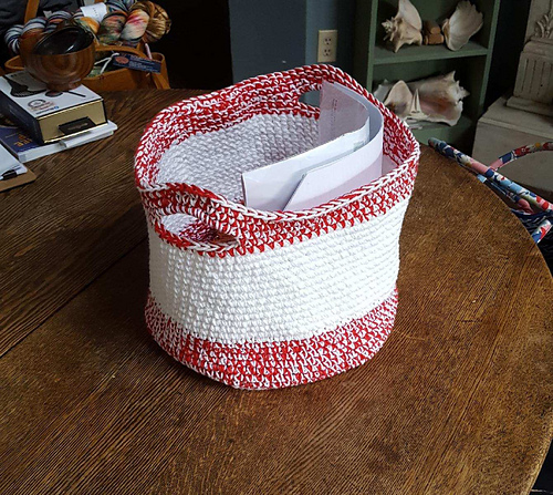 Ravelry: Float Tote pattern by Knitty Natty