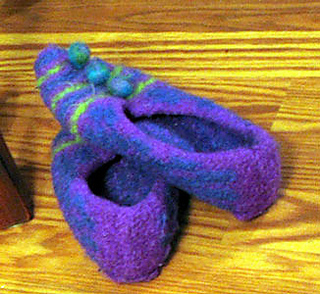 Ravelry: Checkerboard Slippers pattern by Kathleen Taylor