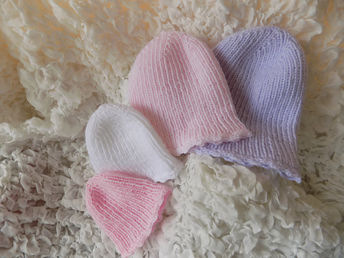 Ravelry: Premature Baby Rib Hat pattern by Angela Turner