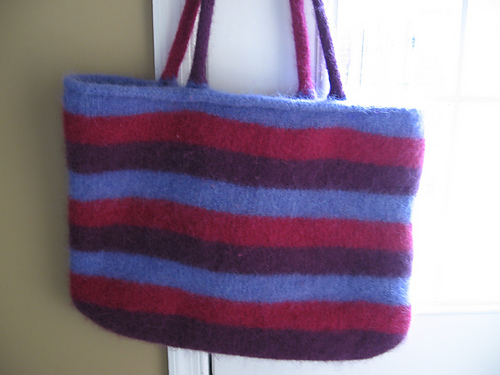 Ravelry: Felted Tote Bags pattern by Katie Nagorney and Ann Swanson
