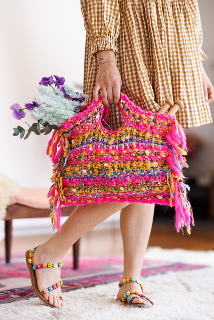 Ravelry: Faye Fringe Bag pattern by Anna Skala