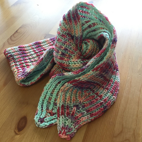 Ravelry: Leaf Points Scarf pattern by Quintessential Knits