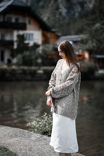 Ravelry: Mandry cardigan pattern by Natalie Pelykh