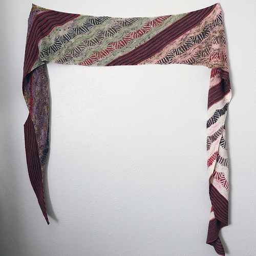 Ravelry: Loro pattern by Lesley Anne Robinson