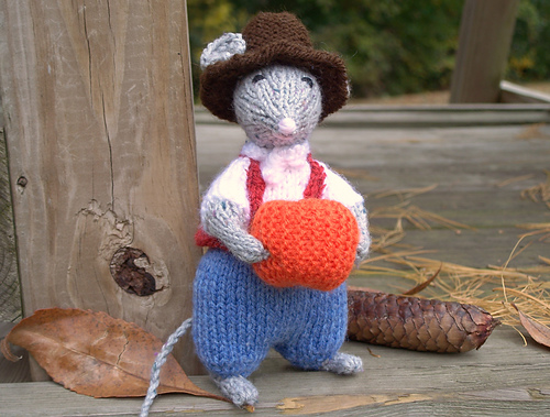 Ravelry: Harvest Mice pattern by Alan Dart