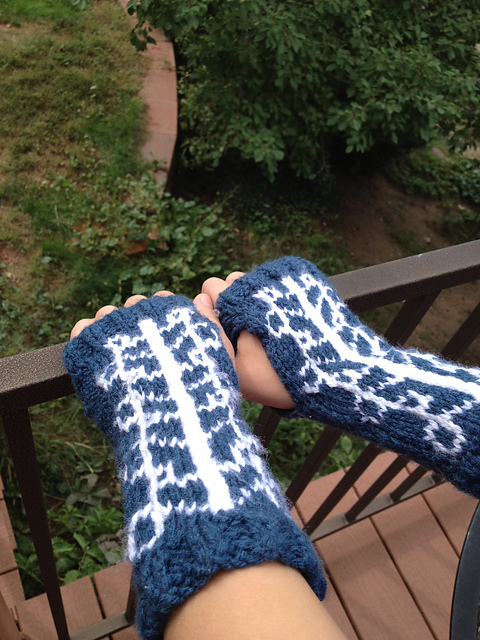 Ravelry: Winding Mitts pattern by Astrid Byers