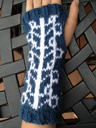 Ravelry: Winding Mitts pattern by Astrid Byers