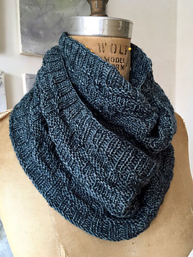 Ravelry: Raffle pattern by Anne Hanson