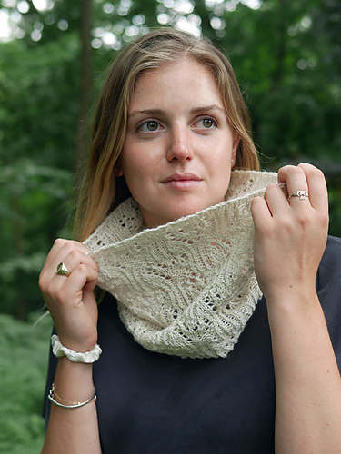 Ravelry: Nemes pattern by Anne Hanson
