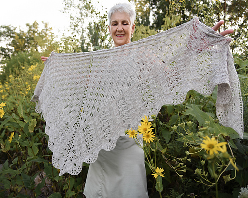 Ravelry: Wing-'o-the-Moth Shawl or Scarf pattern by Anne Hanson