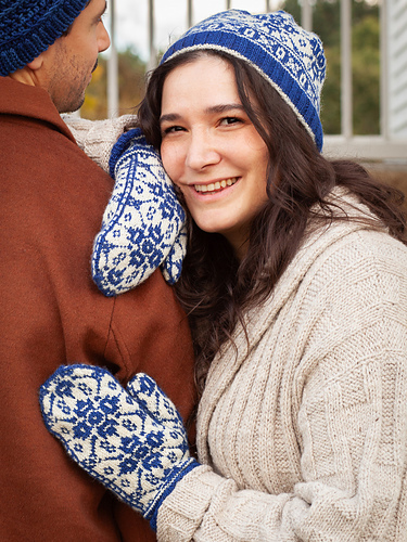 Ravelry: Coalport Mittens pattern by Caitlin Shepherd