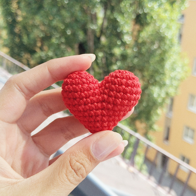 Ravelry: A small heart pattern by Vira Velmozhna