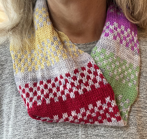 Ravelry: MIni Patch Cowl pattern by Chit Chat Knits
