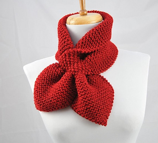 Ravelry: Stay Put Scarf II PhylPhil pattern by Phyllis Phillips