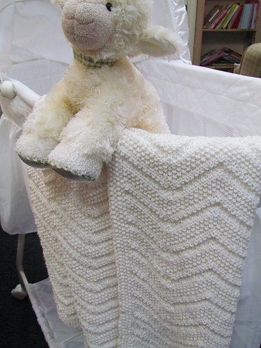 Ravelry: Upsy-Daisy Reversible Baby Blanket pattern by Krista Werbil