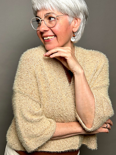 Ravelry: Kimono-Cardigan pattern by Dani Bauer