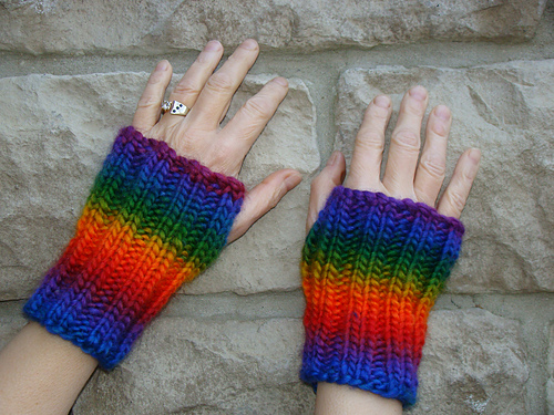 Ravelry: Chunky Mochi Fingerless Mini-Mitts pattern by Joanne Cole