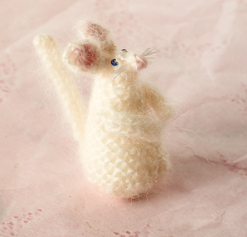 Ravelry: Christmas Mouse pattern by Sue Stratford