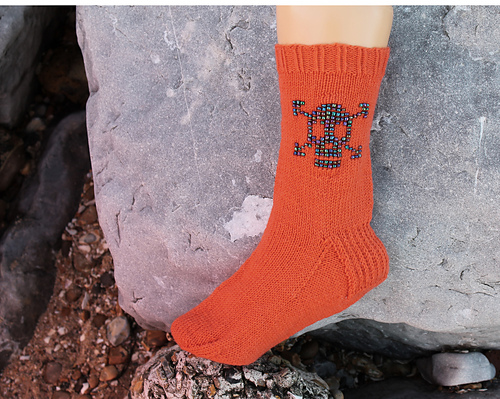 Ravelry: Not just for Halloween Skully Socks pattern by Jane Burns