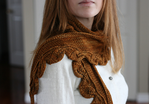 Ravelry: Cedar Leaf Shawlette pattern by Alana Dakos