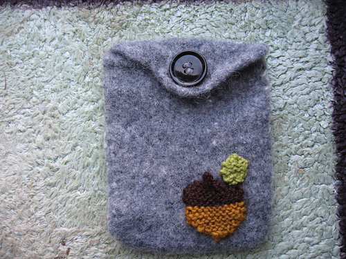 Ravelry: Felted Acorn Pencil Case pattern by Lion Brand Yarn
