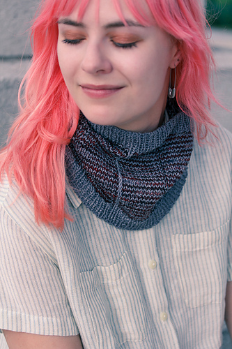 Ravelry: Ink Cowl pattern by Jennifer Dassau