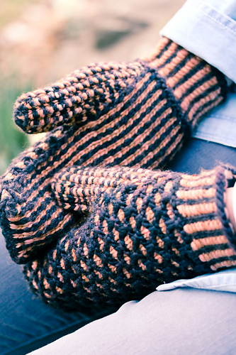 Ravelry: Lattice Mittens pattern by Jennifer Dassau