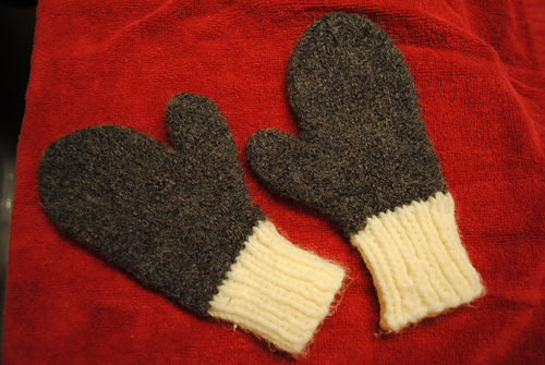 Ravelry: Snow Day Mittens pattern by Melissa Metzbower