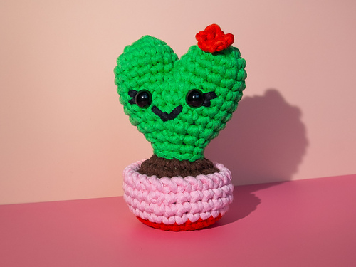 Ravelry: Kerri the Sweetheart Hoya pattern by Knot Trying