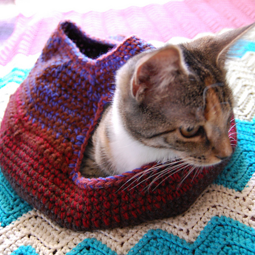Ravelry: Cat Cave pattern by Jessica Schleicher