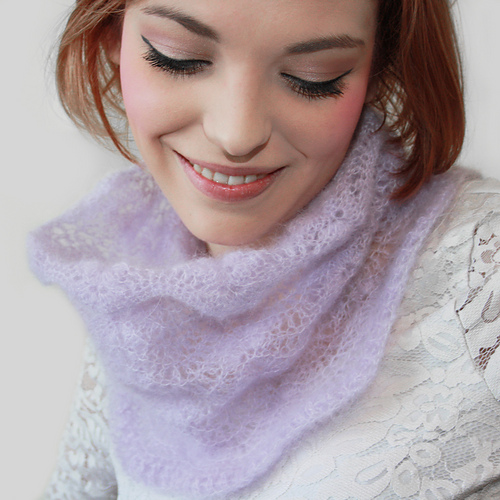 Ravelry: Feathers and Fans Cowl pattern by Kim Miller