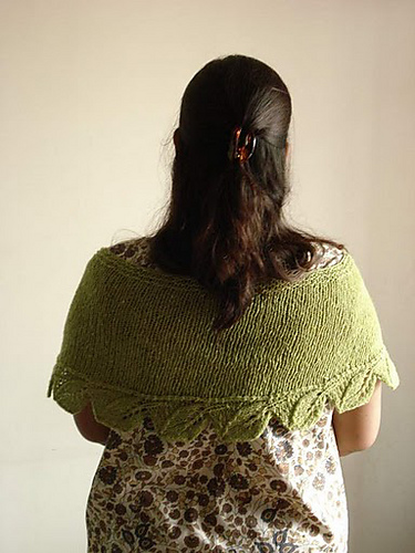 Ravelry: Cedar Leaf Shawlette pattern by Alana Dakos