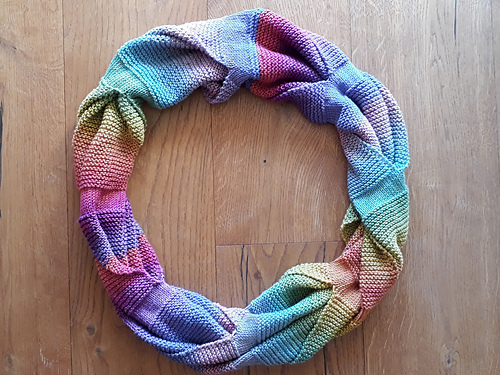 Ravelry: KOBRI No 76 Loop "Twister" pattern by Brigitte Kohn