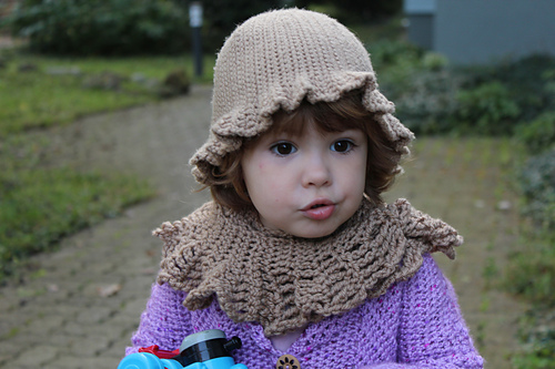 Ravelry: Curly hat pattern by Zsuzsanna Makai
