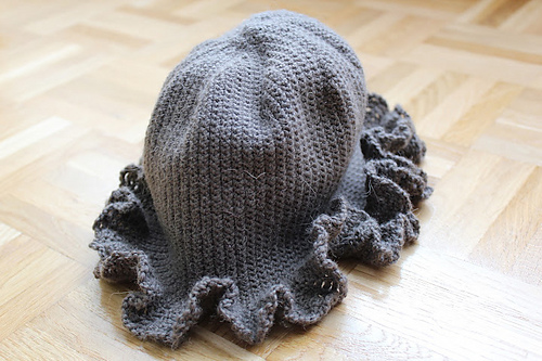 Ravelry: Curly hat pattern by Zsuzsanna Makai