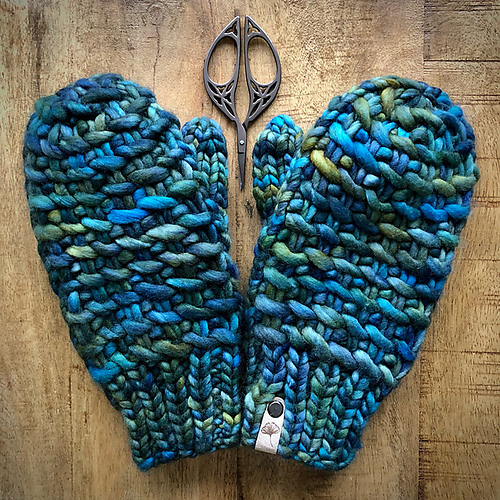 Ravelry: Wicker Basket Mittens pattern by Kristel Nieves