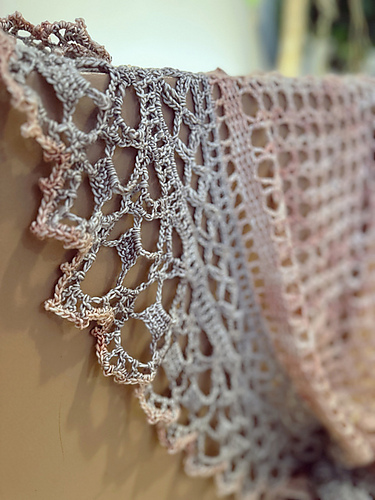 Ravelry: Mormor Rose Shawl pattern by Miss Nal