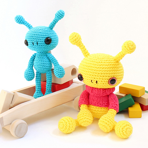 Ravelry: Alien in a Knitted Sweater pattern by Kristi Tullus